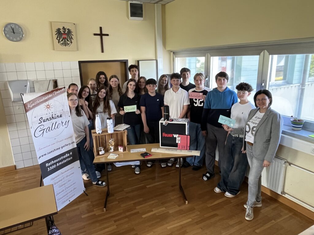 Praxisnaher GWB-Unterricht: Frau Wagner von der Sunshine Gallery zu ...